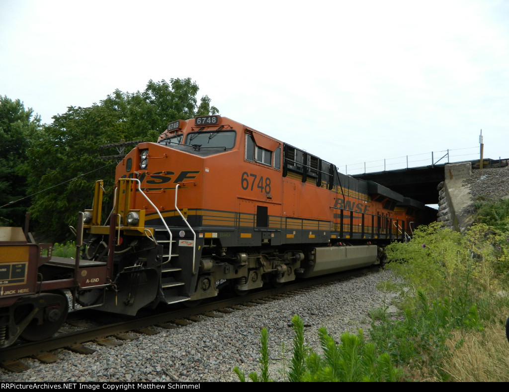 BNSF 6748